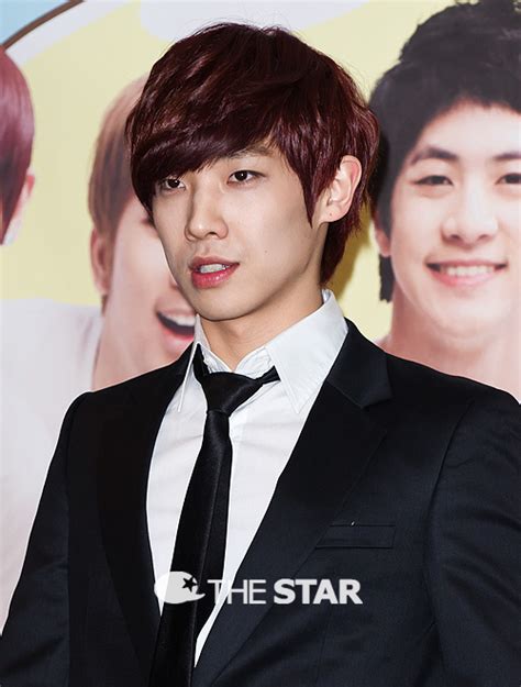 포토 엠블랙 이준 아빠 말 안 들으면 에잇하고 혼나