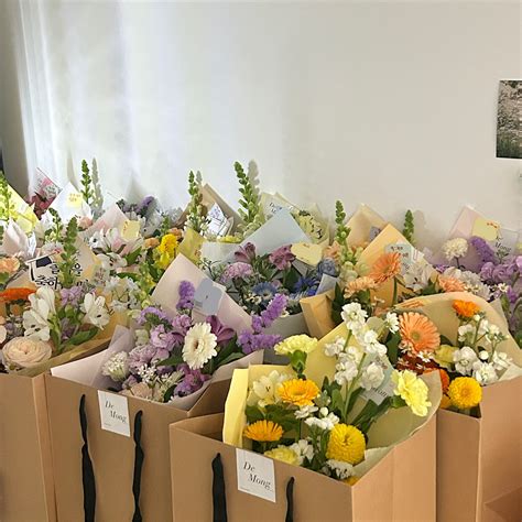 드몽플라워 졸업식꽃다발 부산꽃집 사직동꽃집 동래꽃집 온천동꽃집 미남꽃집 거제동꽃집 부산프로포즈 부산호텔프로포즈 영롱하게 예뻤던 꽃바구니💐💛🩷 드몽플라워