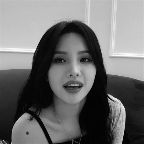 Gidle Soyeon Bald Face G I Dle G Idle