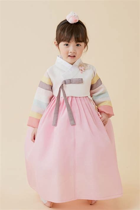 귀여운 색동 저고리에 분홍치마가 사랑스러운 지연 여아한복 In 2024