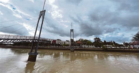 Floods Could Strike Johor Pahang And Sarawak From Tonight New