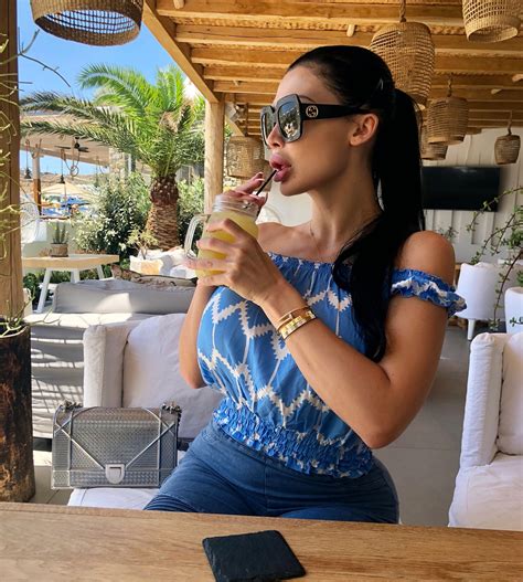 Having A Cocktail Scrolller