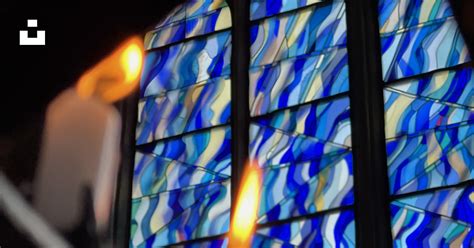 검은 금속 프레임에 촛불의 사진을 닫습니다 사진 Unsplash의 무료 헤리퍼드 대성당 이미지