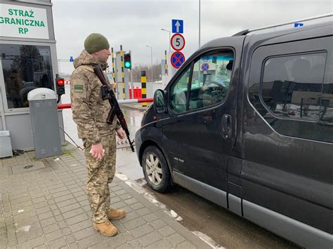 Заборона на виїзд за кордон військовозобовязаних жінок у яких випадках дозволено залишати