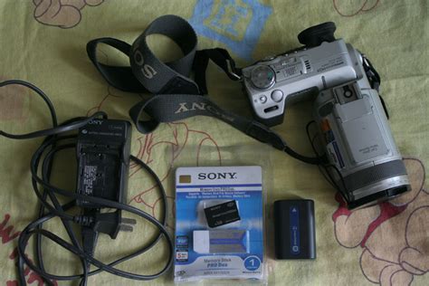 Sony索尼 Dsc F717 500万 小钢炮 23大ccd 20大光圈 蔡司头爱使我六神无主