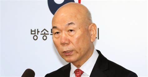 이효성 방통위원장 돌연 사의 표명