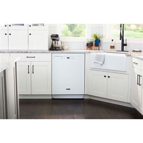 Maytag 24 In Front Control Dishwasher With 50 Dba Sound Level And Pocket