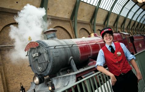 Disney Park Actors Share Their Most Deranged Experiences Ebaum S World