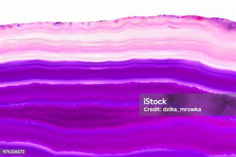 초록 배경보라색 Triped 옥수 슬라이스 미네랄 흰색 배경에 고립 0명에 대한 스톡 사진 및 기타 이미지 0명 개념 결정체 Istock