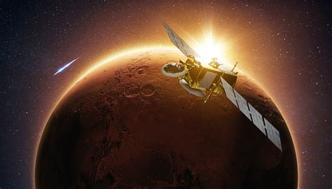 현대 연구 인공 위성은 일몰에 노란색 햇빛을 가진 분화구가있는 붉은 행성 화성 근처를 비행합니다 우주 탐사 창의적인 아이디어 화성의 식민지화 개념 0명에 대한 스톡 사진 및