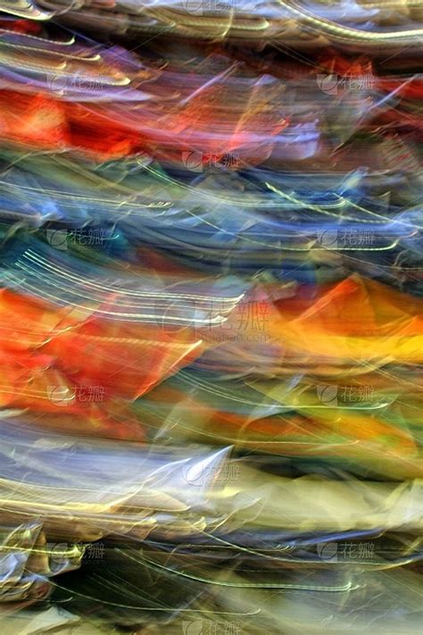 动态模糊拍摄的汽车碰撞雪崩素材 花瓣网