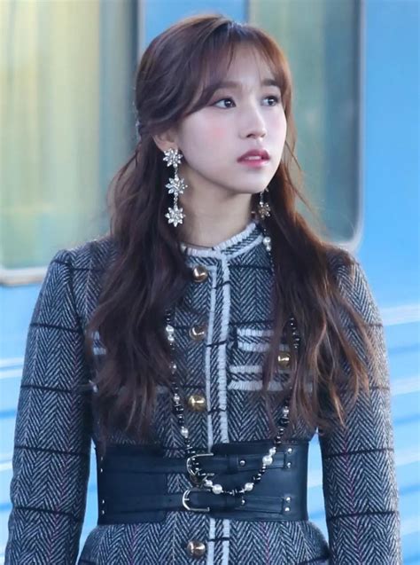 Mina Grey Jacket Scrolller