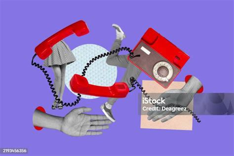 3d 스케치 포스터 트렌드 콜라주 이미지 익명 소녀 다리 남자 실행 손 잡다 복고풍 전화 핸드셋 와이어 자주색 배경에 콜센터 경영자에 대한 스톡 사진 및 기타 이미지