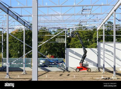 New Building Steel Framework Assembly Using Self Propelled Lift