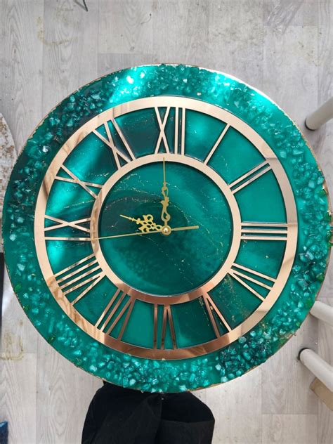 Часы из эпоксидной смолы