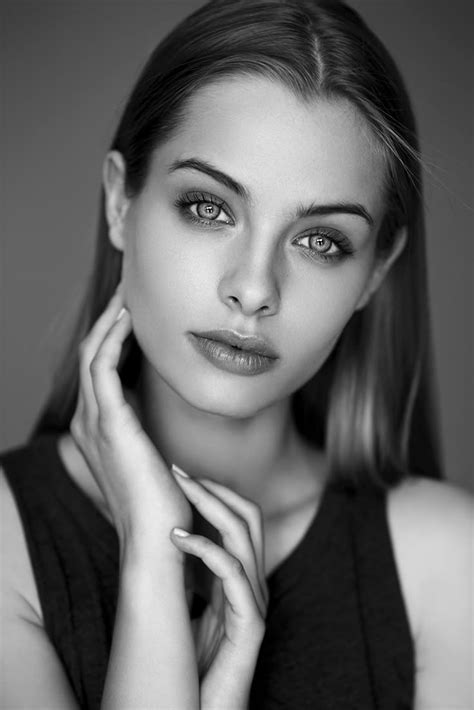 Dominika Anna Dyszkiewicz Female Portrait Poses Face Photography Studio Portrait Photography