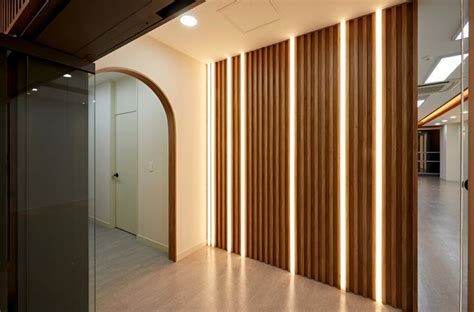 입구가 멋있는 사무실 오피스인테리어 회사공사 인테리어 디자인 공사 비용견적 중개플랫폼 Door Design Interior Small Office Design