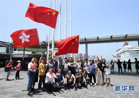 特写香港市民自发集会守护五星红旗 中国政协 中国