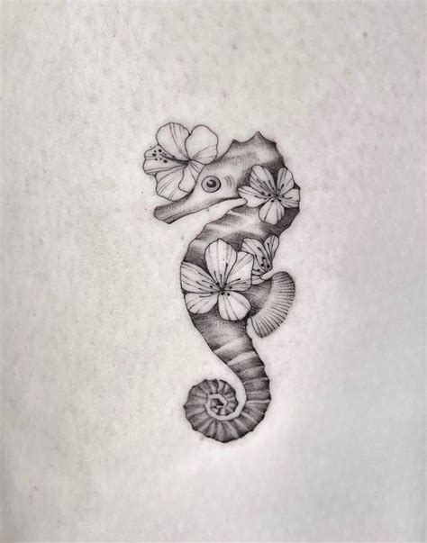 Tatuajes De Lirios Tatuajes Caballito De Mar Tatto Mar El Caballito