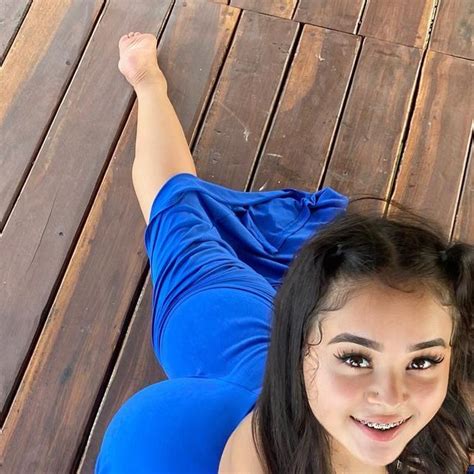 Valarie Ruvalcaba On Instagram Or In Beautiful Women Pictures Beautiful Curvy