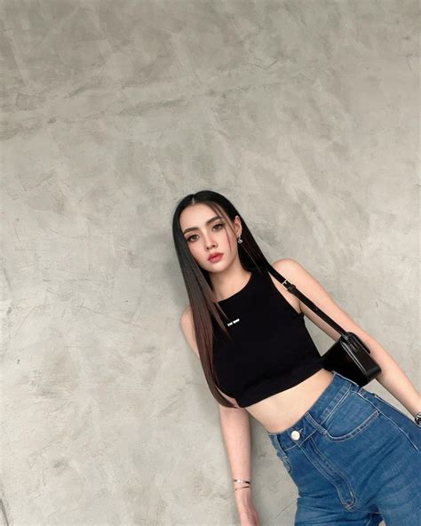 ไม่ธรรมดา มุกดา นรินทร์รักษ์ เผยภาพความสวย ในชุดเดรสรัดรูป