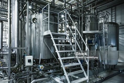 양조장 생산 강철 탱크 및 파이프 기계 도구 및 Vats 맥주 생산 공장 산업 건물에 대한 스톡 사진 및 기타 이미지 공장 산업 건물 러시아 모던 양식 Istock