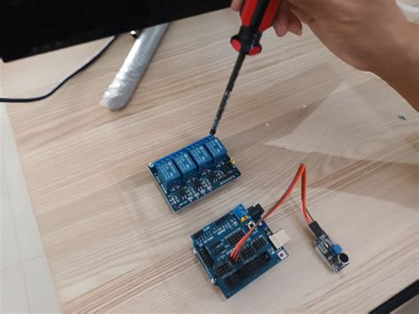 โปรเจค Arduino ควบคุมการติด ดับ Led 3 ดวง ด้วย เสียงปรบมือ รับทําโปรเจค Arduino