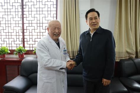 河南省委常委、组织部部长孔昌生莅临我校三附院看望慰问国医大师张磊教授 河南中医药大学