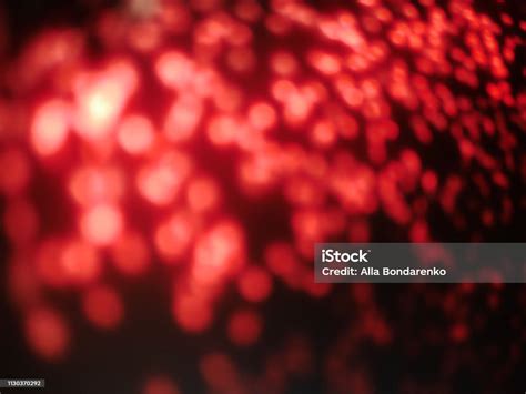 배경에 추상 렌즈 플레어입니다 Defocused 빨간 Bokeh 조명입니다 크리스마스 벽지 장식 부분 디자인 서클 적 열 하는 축제 0명에 대한 스톡 사진 및 기타 이미지