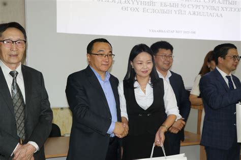 Ерөнхий боловсролын 51 сургуульд сургалтын хэрэглэгдэхүүн гардууллаа