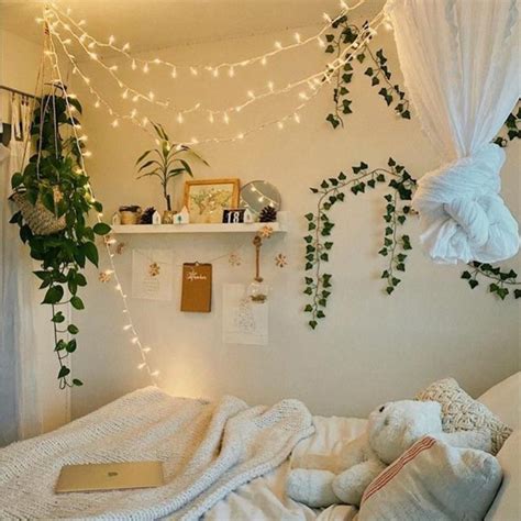 ایده تزیین ساده اتاق خواب با ریسه تزیین اتاق دخترانه کودک