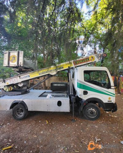 მასალების სართულებზე აზიდვა ამწე ჟირაფის დახმარებით Citymarket Ge