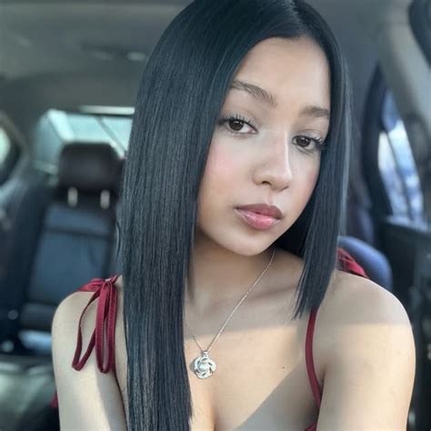 Michi Mich 0313 • Threads Say More