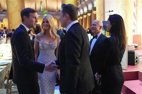 트럼프 장남 전·현 여친도 다 왔다… Maga 파티장 된 워싱턴