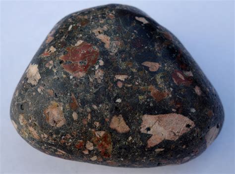 Nele und die Steine Vulkanite