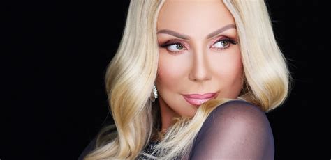 ПЛАЧЕШЕ И ГИ МОЛЕШЕ ЛЕКАРИТЕ ДА НЕ УМpe ОД РАК Лепа Брена се соочи со страшна дијагноза и