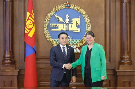 УИХ ын дарга Д Амарбаясгалан Элчин сайд Сандра Шуфаниг хүлээн авч уулзлаа