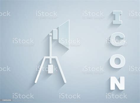 회색 배경에 격리 된 용지 컷 영화 스포트라이트 아이콘 라이트 효과 장면 스튜디오 쇼 종이 아트 스타일 벡터 일러스트레이션 3차원 형태에 대한 스톡 벡터 아트 및 기타