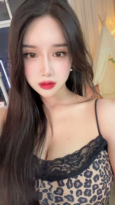 盯射 Ahegao 阿黑颜 翻白眼 丧志 母猪 反差婊 网红 健身 女神 婊子 高潮脸 整容脸 健身婊 油脸 名媛 浓妆 射屏 粗口 羞辱 丧志 聊
