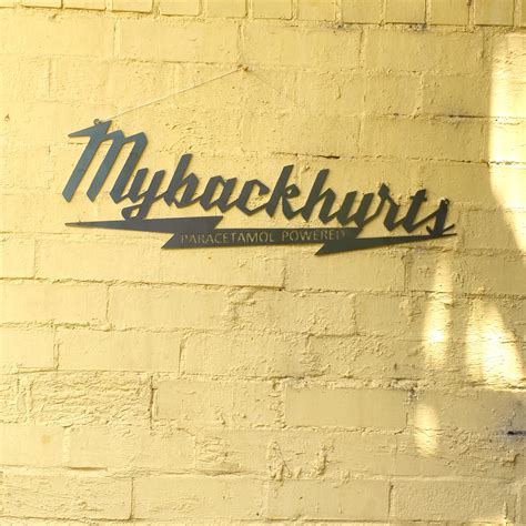 Novelty My Back Hurts Metal Sign Rh Metal Concepts