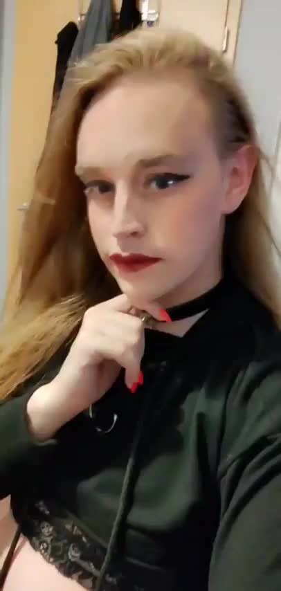 First Time In Full Make Up Scrolller