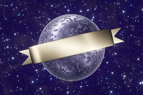 디스코 볼에는 복사 공간과 별이 빛나는 배경으로 황금 배너가 있습니다 웹 사이트 템플릿 및 슬라이드 쇼 프레젠테이션을 위한 디자인 요소로서의 일러스트레이션 리본상에 대한