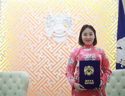 Vip76 Mn Салбар бүрийн тэргүүний ажилтнуудыг шагналаа