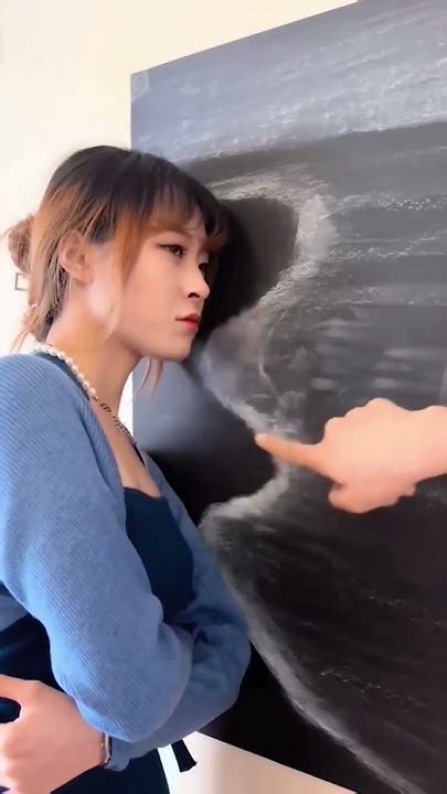 Он рисует лицом девушки 🤣 Youtube