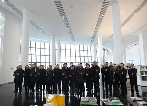 两江产业集团董事长李毅一行考察 悦·设创艺展示中心 重庆悦来兴城资产经营管理有限公司