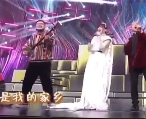 央视春晚精彩幕后：成龙和小47岁女星合影，杨紫和苏有朋后台热聊 知乎