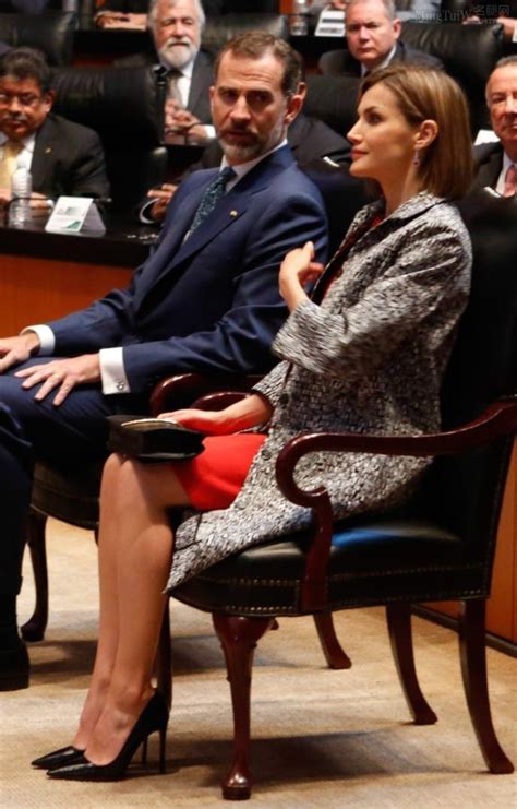 西班牙王妃莱蒂齐亚·奥尔蒂斯·罗卡索拉诺踩尖头细高跟出席会议（13） 图片 名腿网