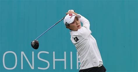 티샷하는 김효주