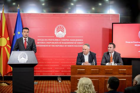 Премиерот Заев и министерот Адеми Покачувањето на платите во образованието и науката за 20 6