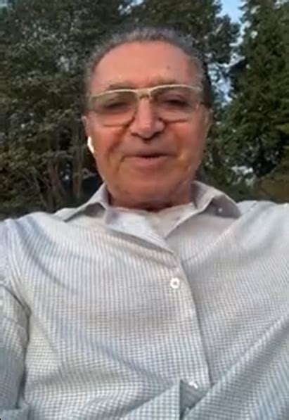 عکسی از جشن تولد غریبانه فریدون آسرایی